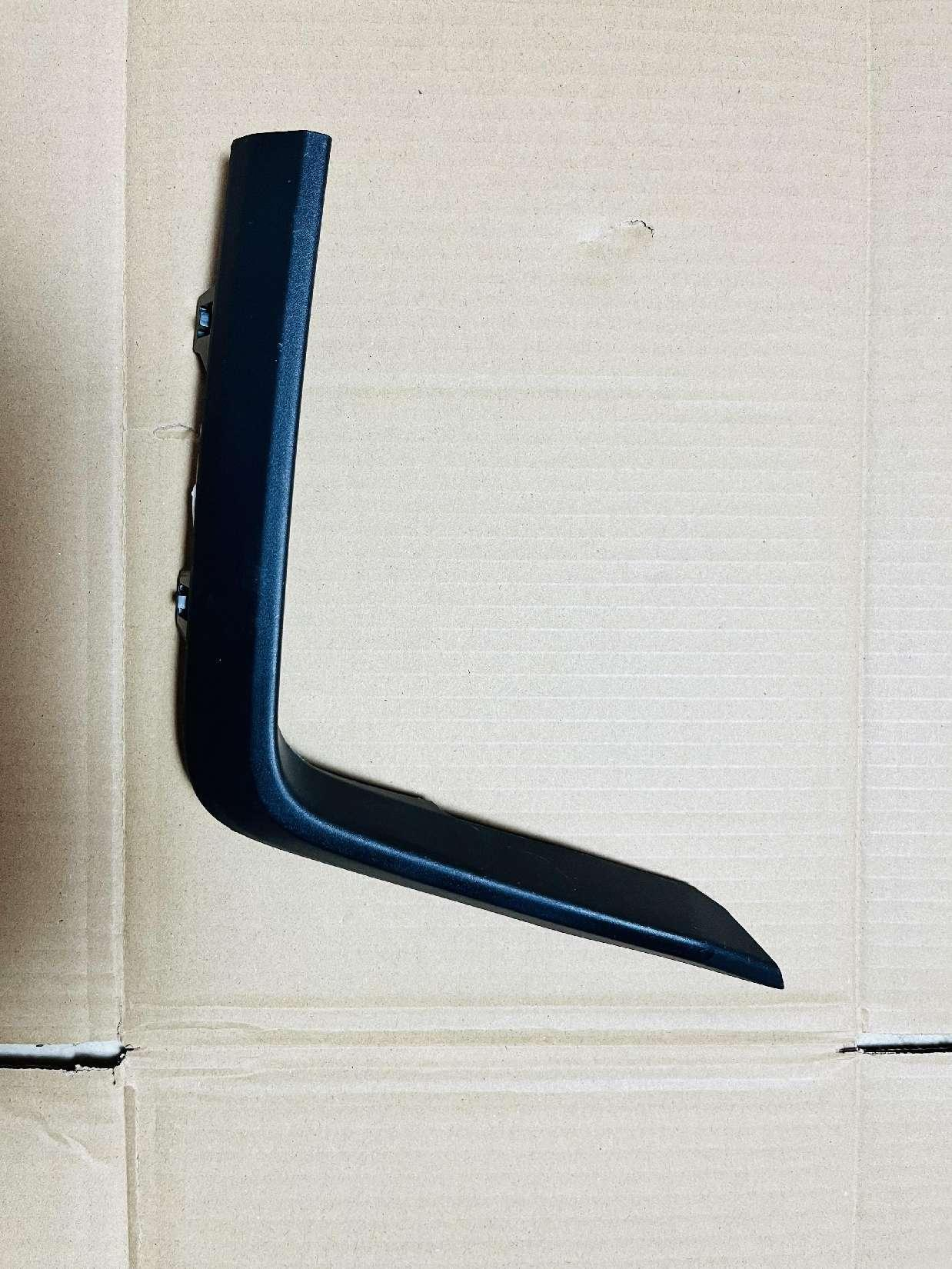 Left hand front fog light mould - micauto